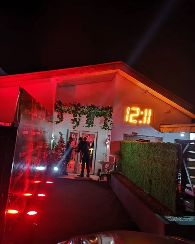 12:11 Restaurant - Zeperoni
